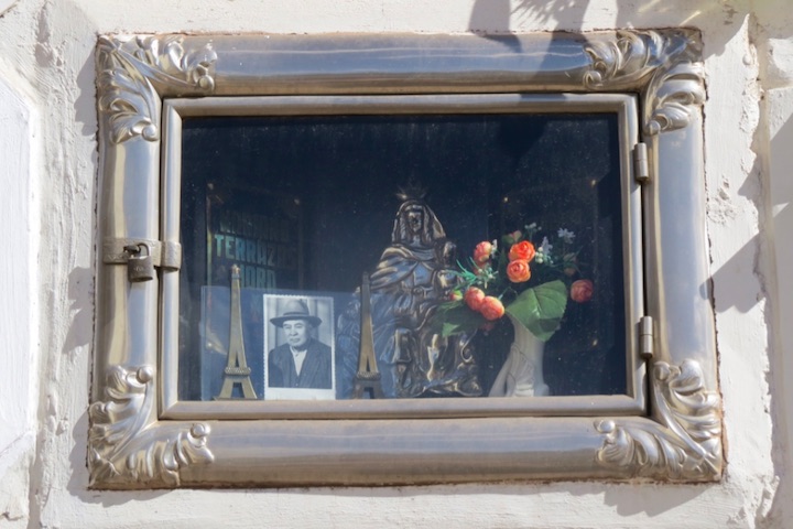 iroon.com: Gallery: Death & Decoration